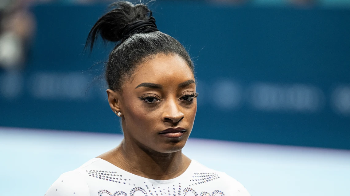 Dramatic fall costs Biles Olympic medal, triathletes plunge into Seine ...