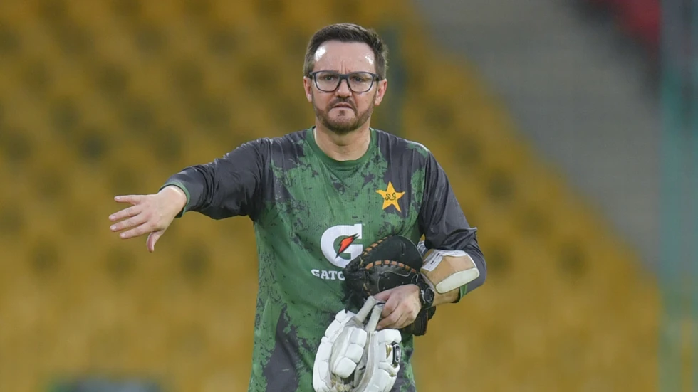 Pakistan must 'focus on job' in highly charged India clash - coach ...