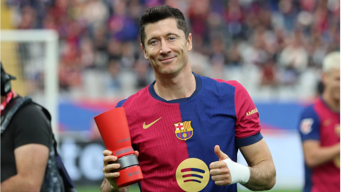 Lewandowski on bench for Barca's showdown with Inter, says coach Flick ...