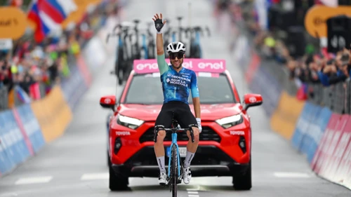 Vendrame seals Giro stage 19 victory with solo ride, Pogacar retains ...