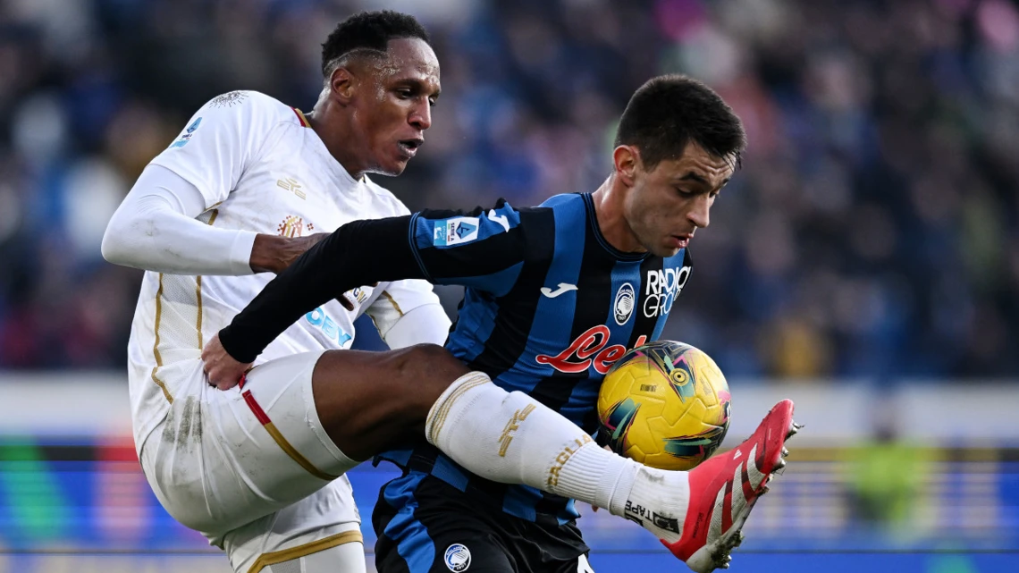 Leaders Napoli held late at Lazio; Inter lurk but Atalanta slip ...