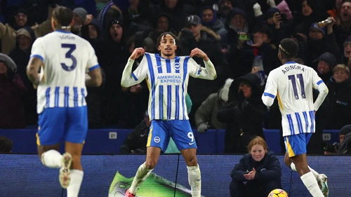 Arsenal draw at Brighton edges Liverpool closer to Premier League title ...