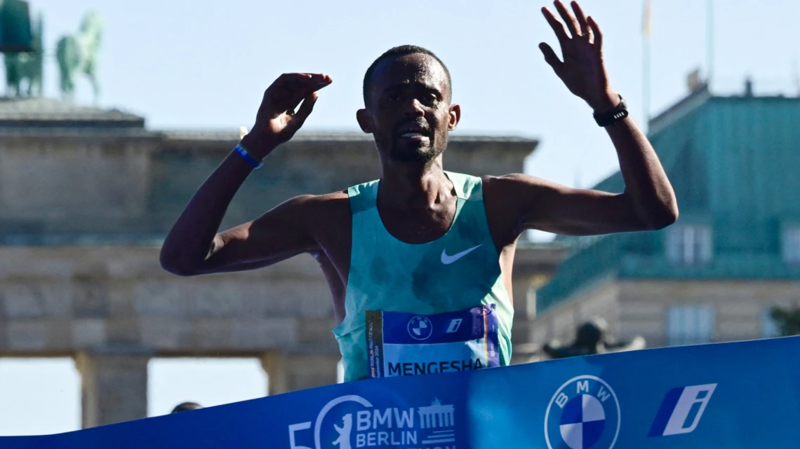 Ethiopia's Milkesa Mengesha wins men's Berlin Marathon | SuperSport