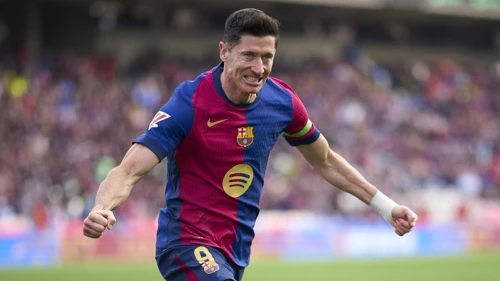 Lewandowski earns Barca win over Alaves to preserve title hopes ...
