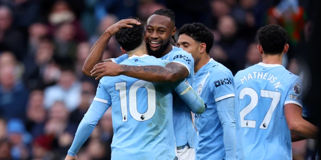 Everton's Barry strikes again to rescue draw against Leeds | football ...