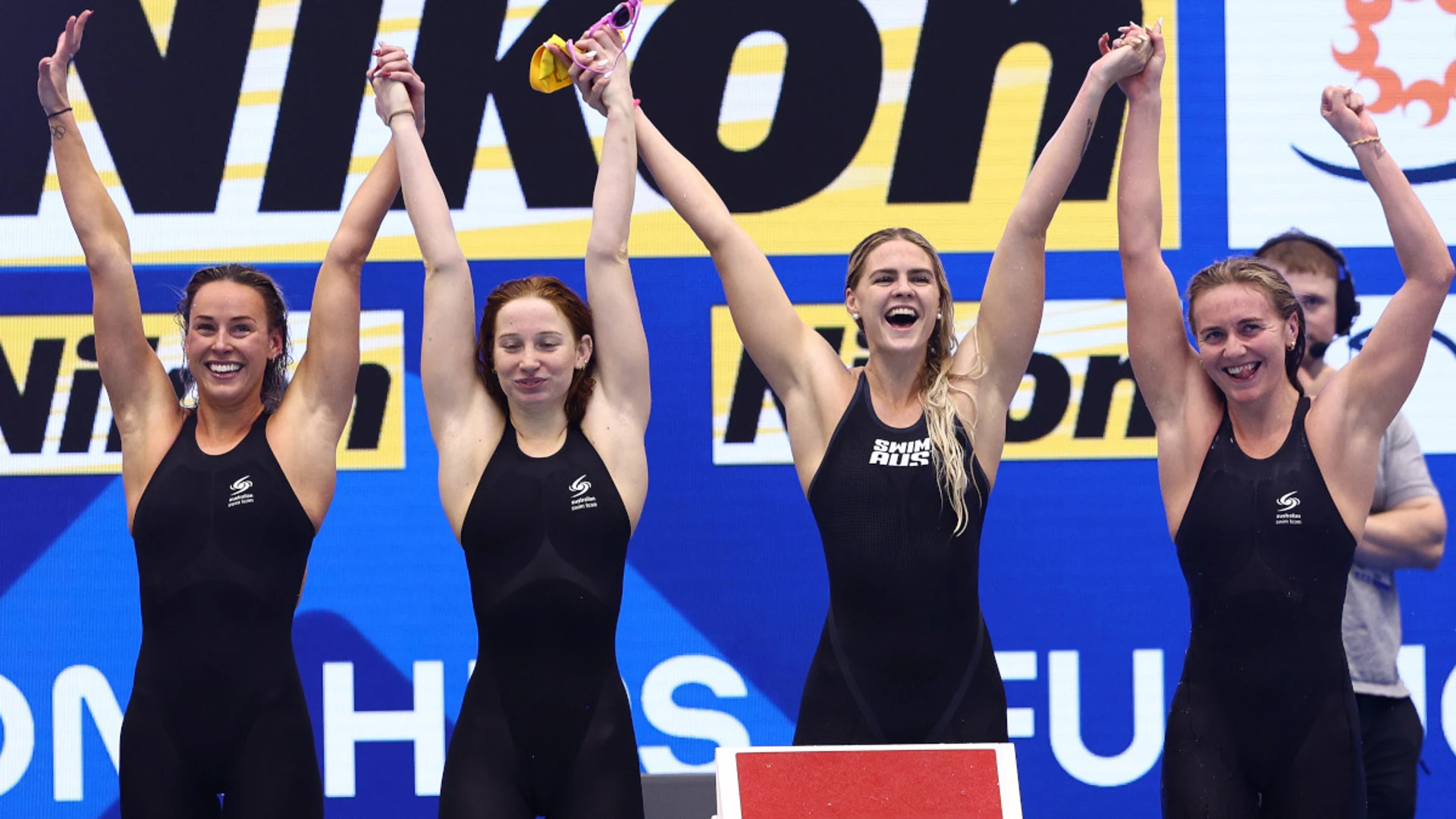 Australia break women's 4x200m freestyle relay world record | SuperSport