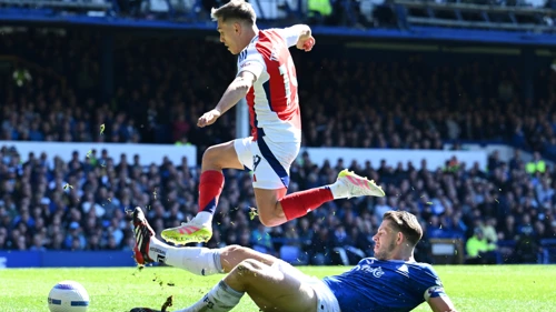 Arsenal draw at Everton to edge Liverpool closer to Premier League ...