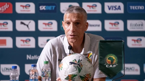 Ghana coach Hughton dodges blow from angry fan at team hotel | SuperSport