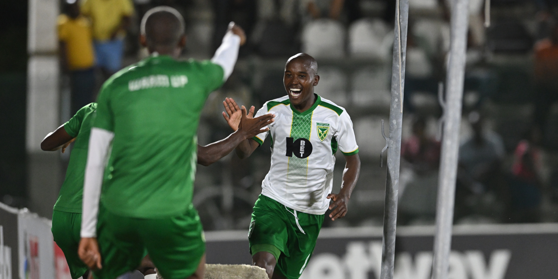 Richards, Arrows cancel each other out in four-goal thriller