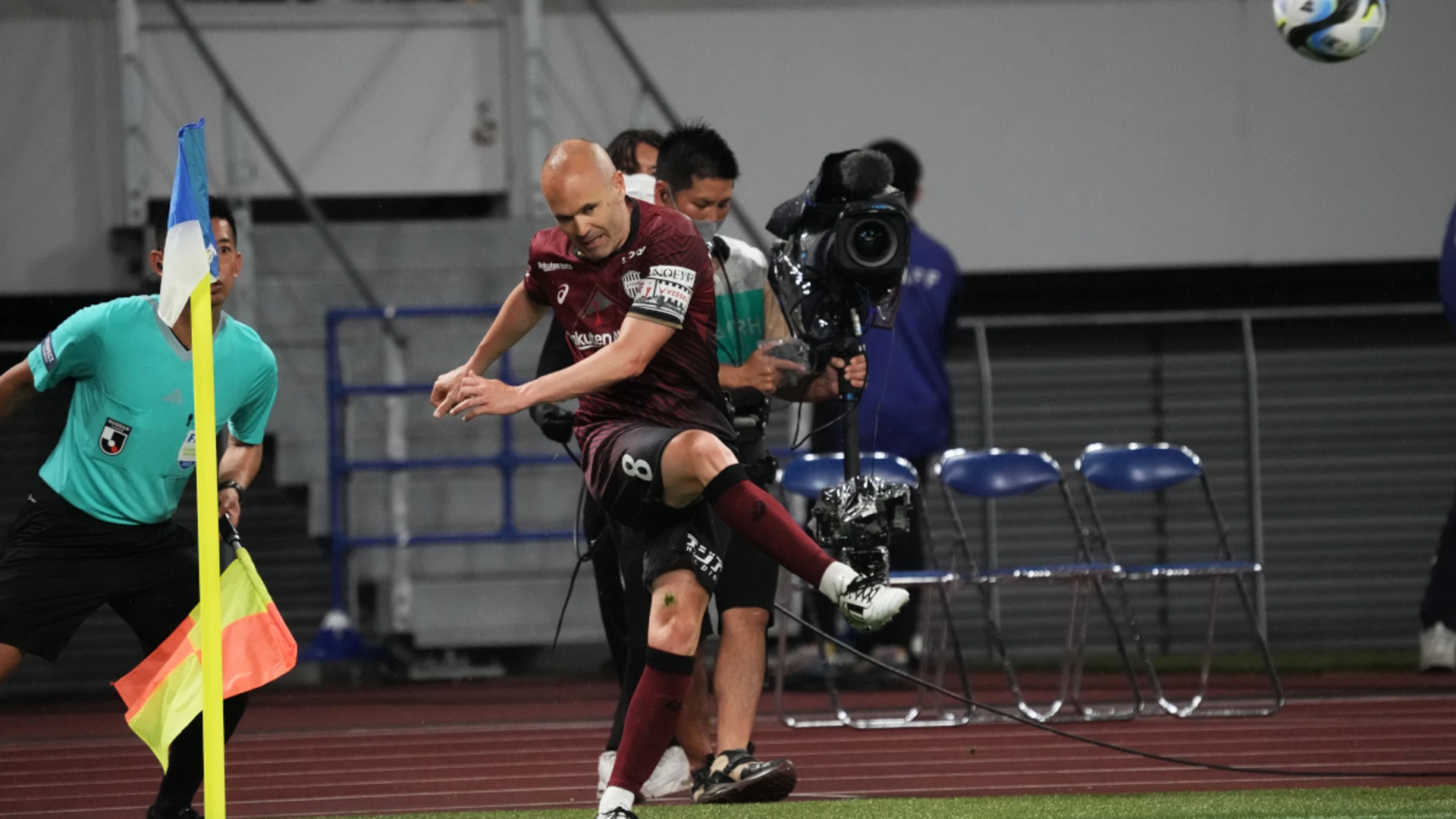 Spanish star Iniesta 'opens new page' with Emirates | SuperSport