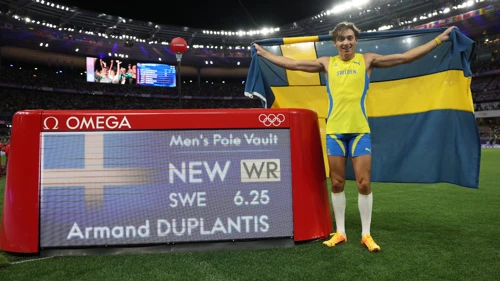 Record-breaker Duplantis soars to pole vault gold, Hodgkinson wins 800m ...