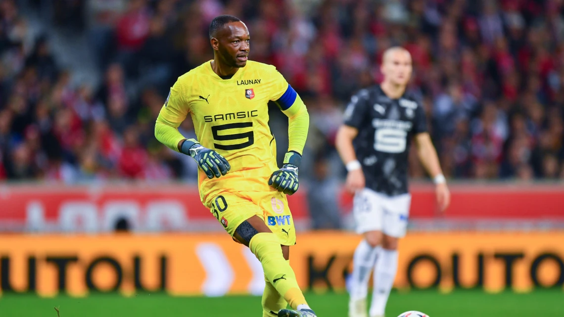Ex-France goalkeeper Mandanda calls time on club career | SuperSport