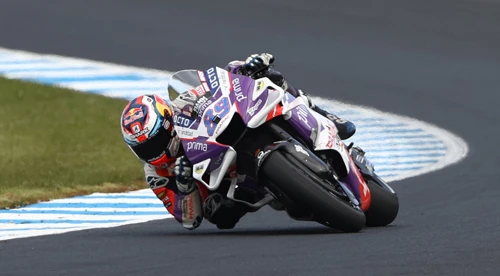 Martin sets lap record to grab pole position in Australia | SuperSport