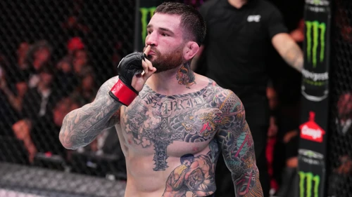 Brady moves closer to title shot with victory over Burns | SuperSport