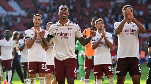 Arsenal battle to beat Man Utd, world champions Chelsea held by Palace ...