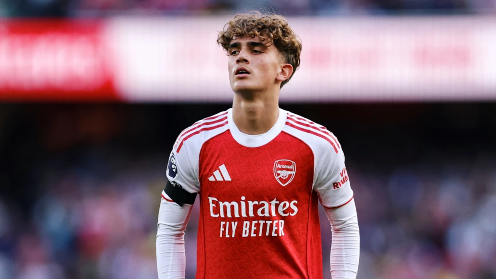 Rooney forecasts 'massive future' for Arsenal teen sensation Dowman ...