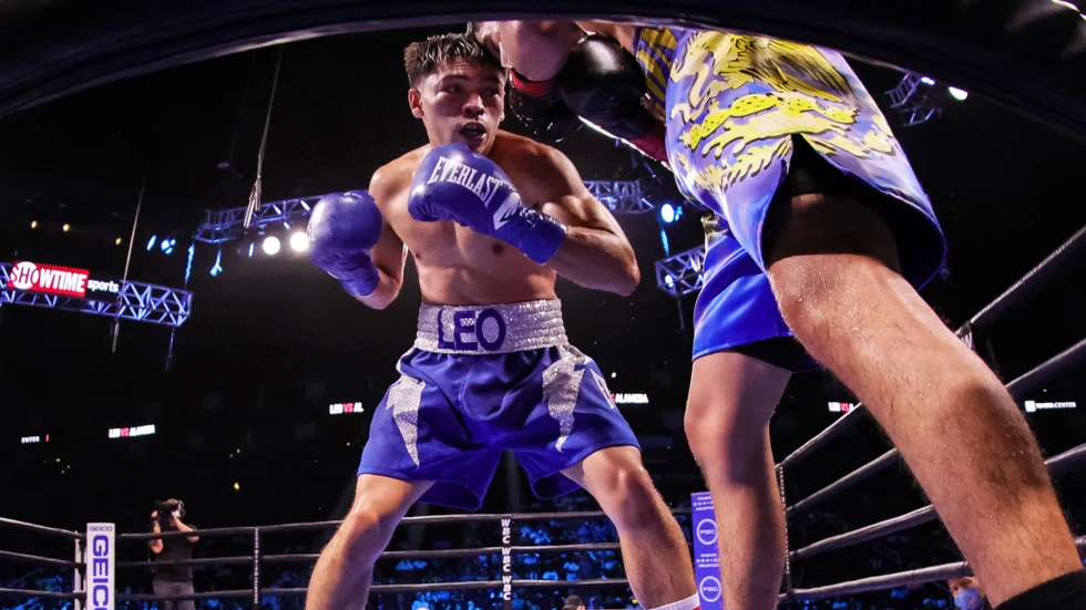Leo knocks out Lopez to capture IBF featherweight crown | SuperSport