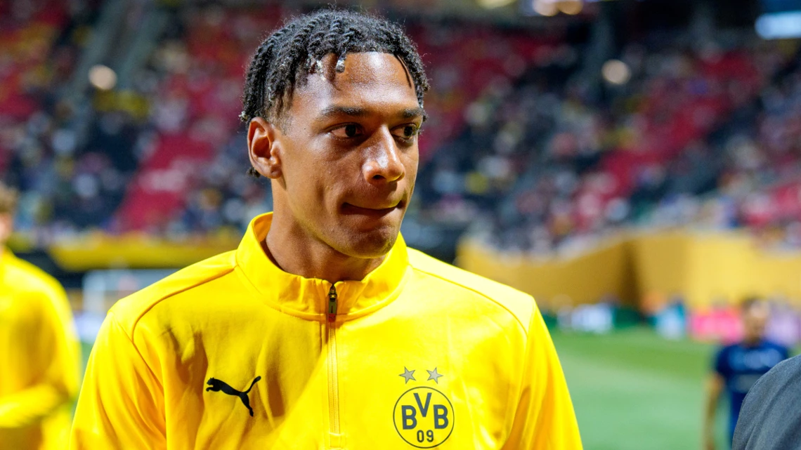 Chelsea agree deal to sign English winger Gittens from Dortmund ...