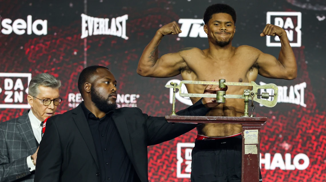 Stevenson outpoints Lopez to become a four-division world champion ...