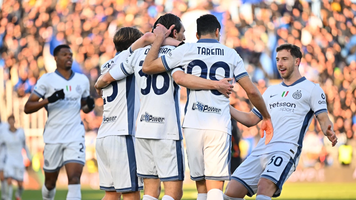 Inter squeeze past Venezia to put pressure on Serie A leaders Napoli ...