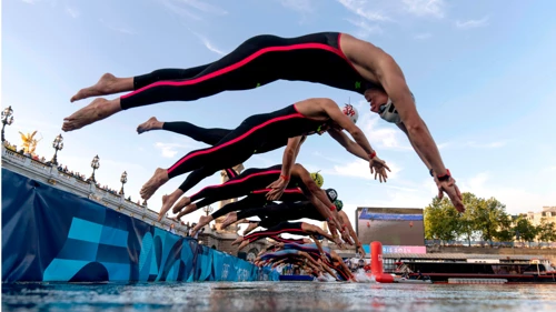 Swimmers plunge in the Seine as gender row boxer eyes gold | SuperSport