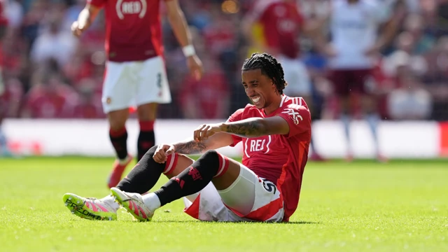 Man United suffer big blow with potential loss of Yoro | SuperSport