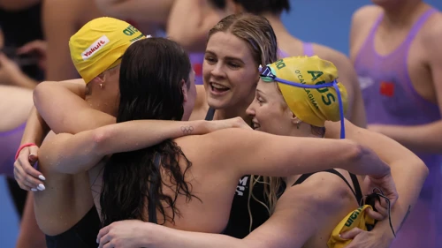 Australia break women's 4x100 freestyle relay world record | SuperSport