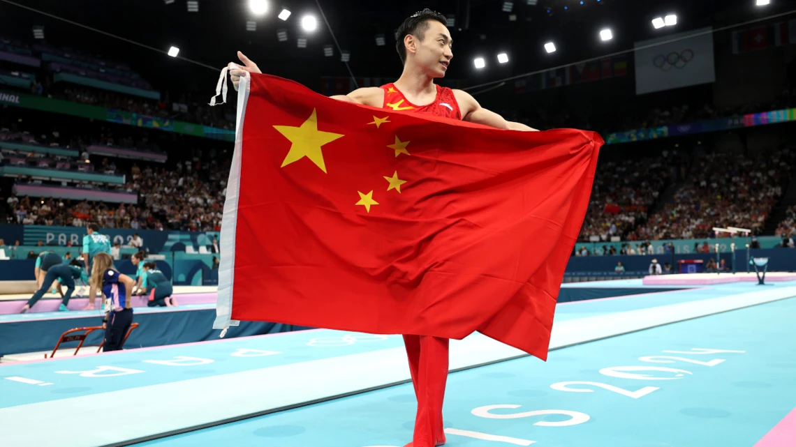 China's Zou Jingyuan defends Olympic men's parallel bars title | SuperSport