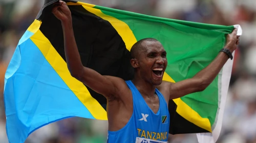 Simbu snatches marathon gold from Petros in historic photo finish ...