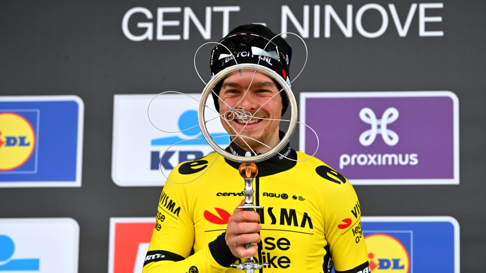 Tratnik steals in for Het Nieuwsblad win | SuperSport