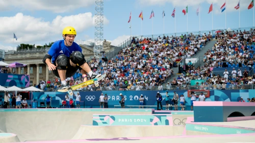 Veteran Macdonald scores with fans at Paris Games | SuperSport