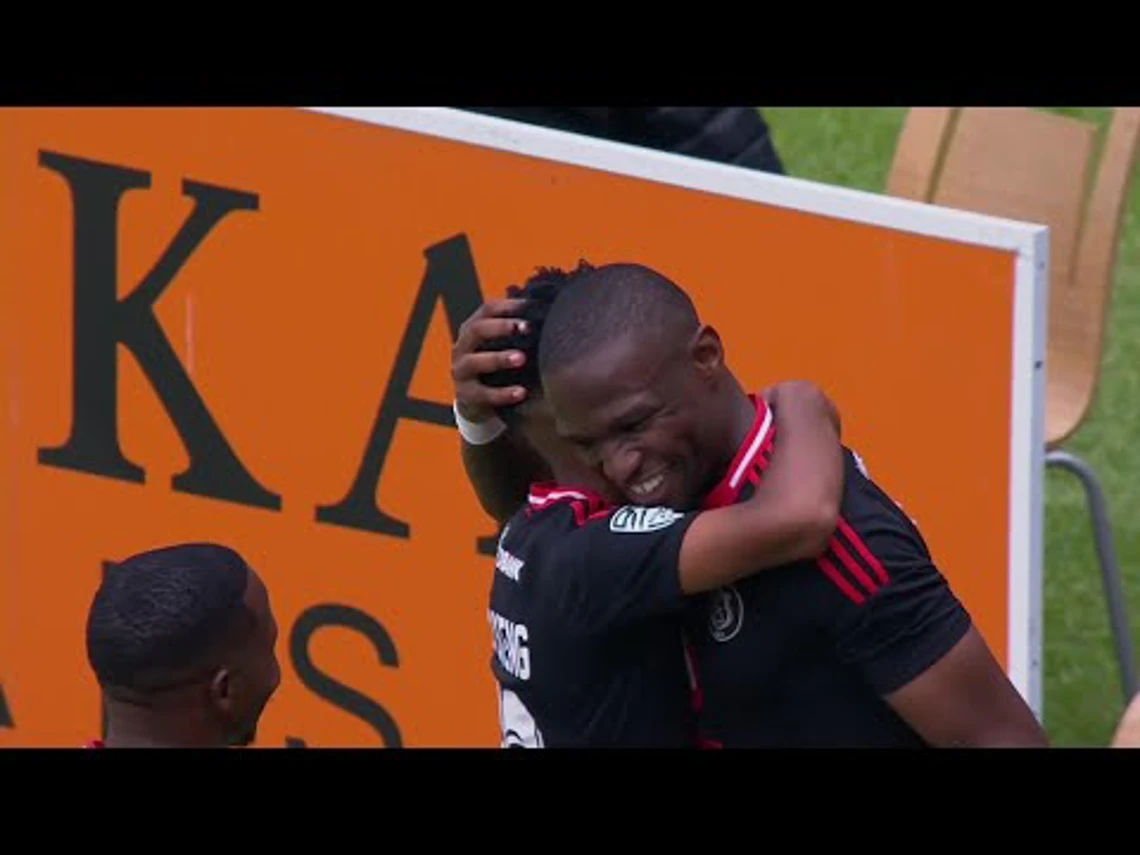 Some legendary commentary by Baba Mthethwa and Reggie Ndlovu | SuperSport