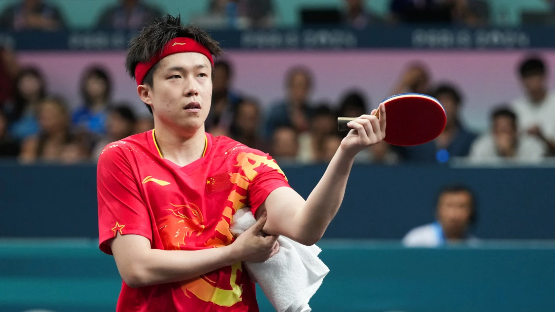 China's world no.1 loses at Olympics after table tennis bat broken ...